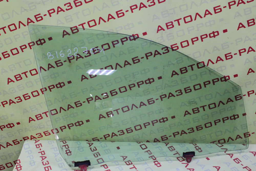 Стекло правой передней двери